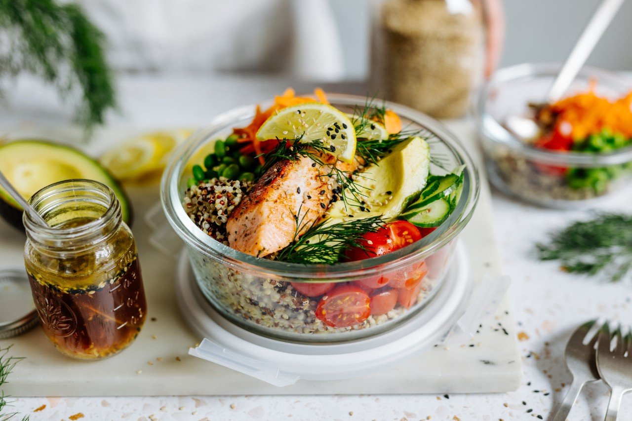Quinoa Bowl mit Lachs » Rezept | SPAR Mahlzeit!