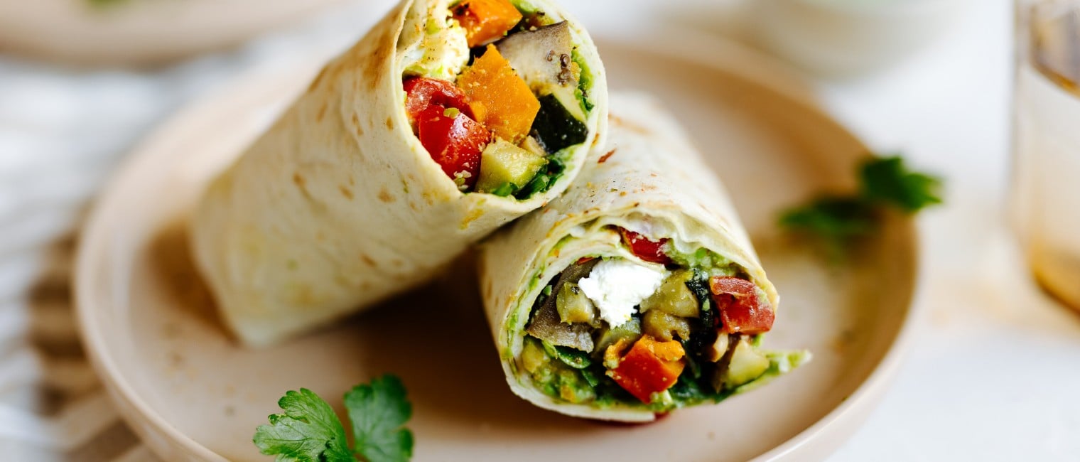 Wraps mit Gemüse, Feta und Erbsen-Püree