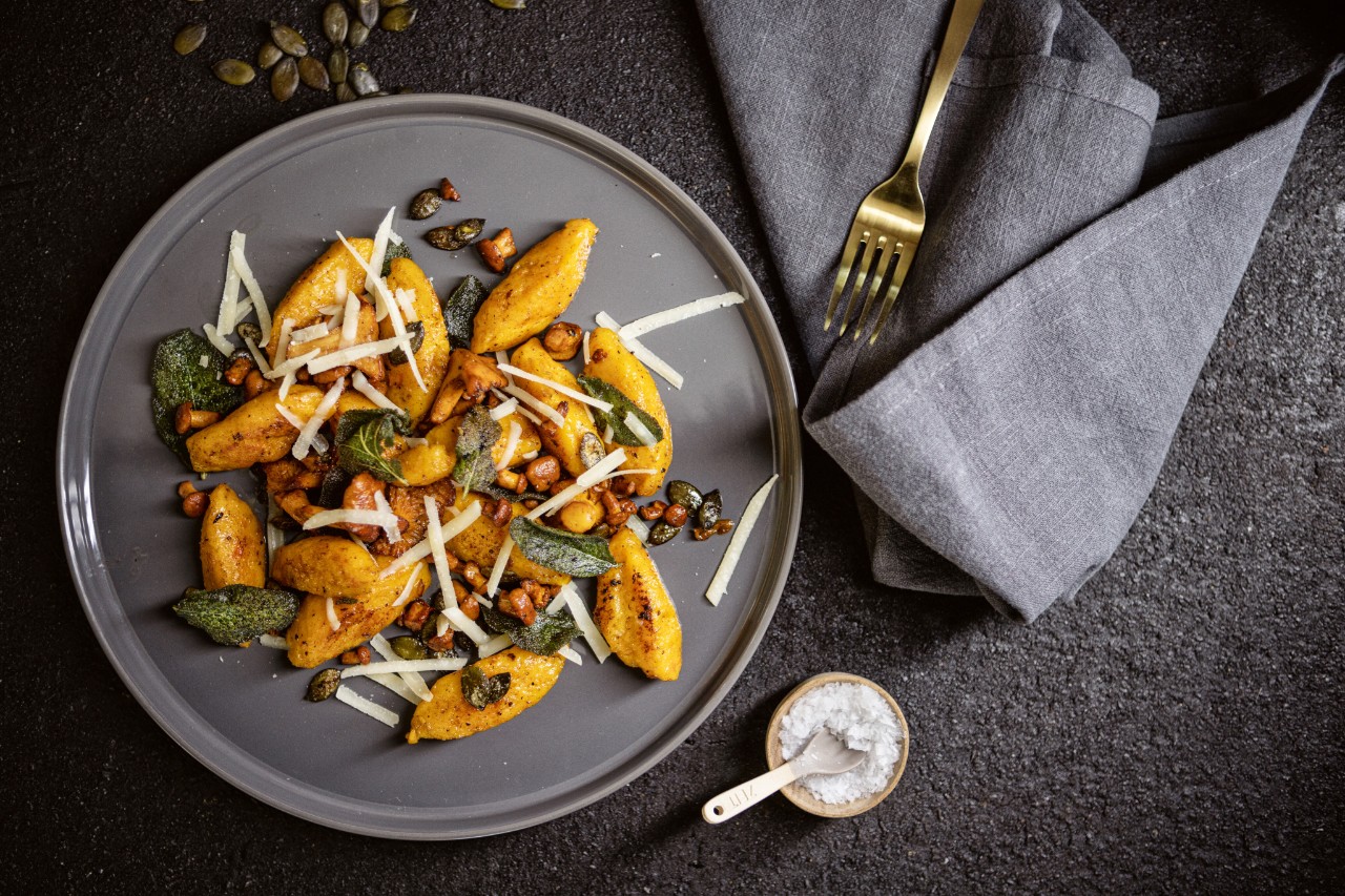 Kürbis-Süßkartoffel-Nocken mit Eierschwammerl und