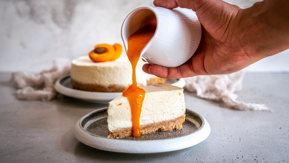 No-Bake Cheesecake mit Marillensauce