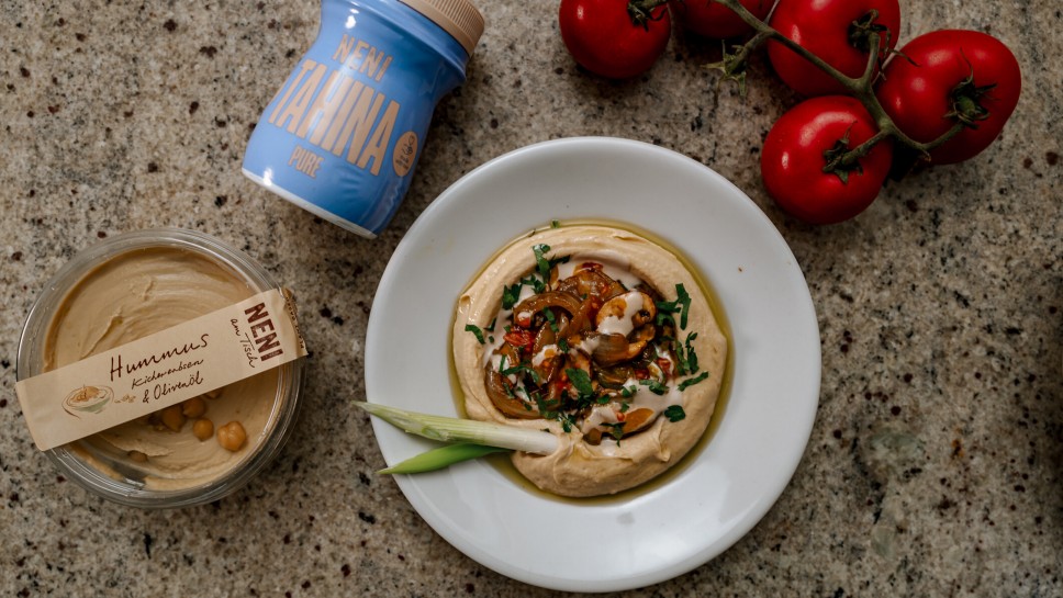 Hummus mit gerösteten Champignons und Tahina