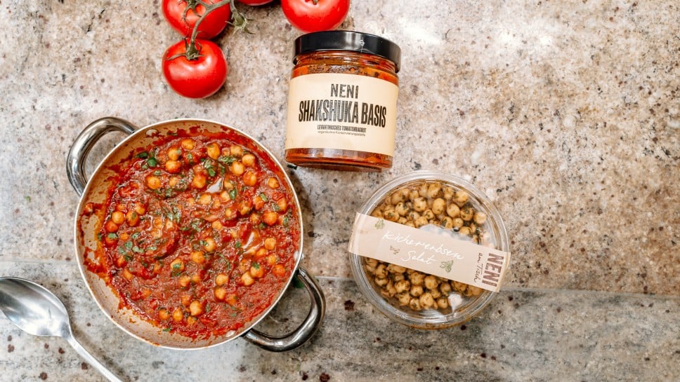 Shakshuka mit Kichererbsen und Koriander