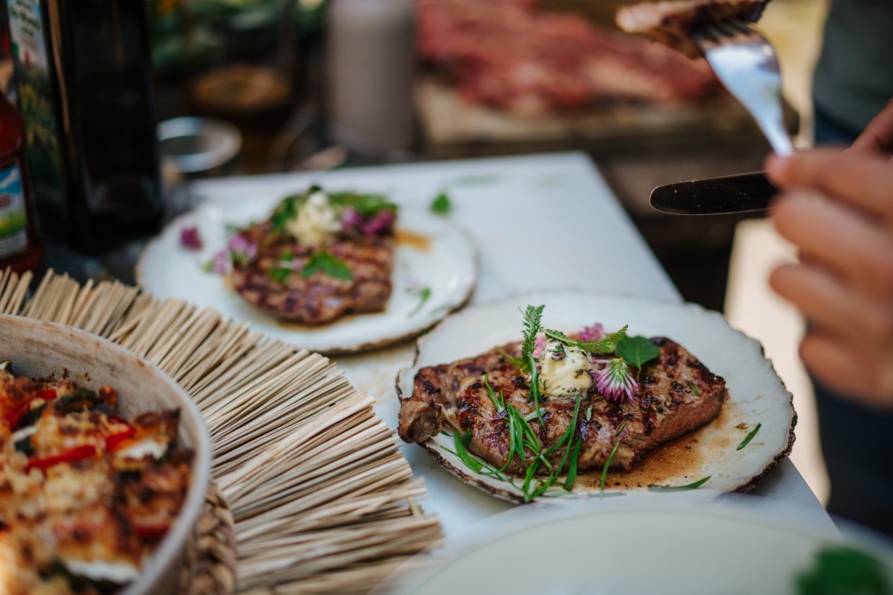 Ribeye Steak mit Wildkräuterbutter
