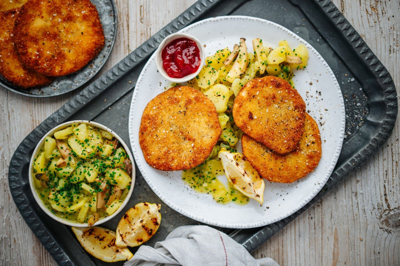 Sellerieschnitzel mit Erdäpfel-Pilz-Salat