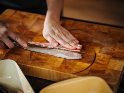 Fisch filetieren » Schritt-für-Schritt-Anleitung | SPAR Mahlzeit!