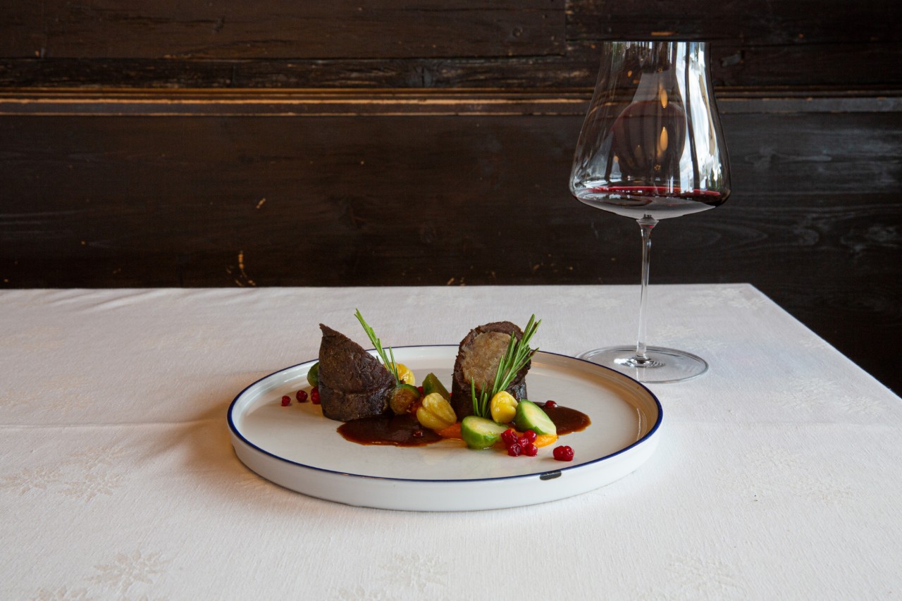 Hirschroulade mit Maroni-Semmelknödelfülle
