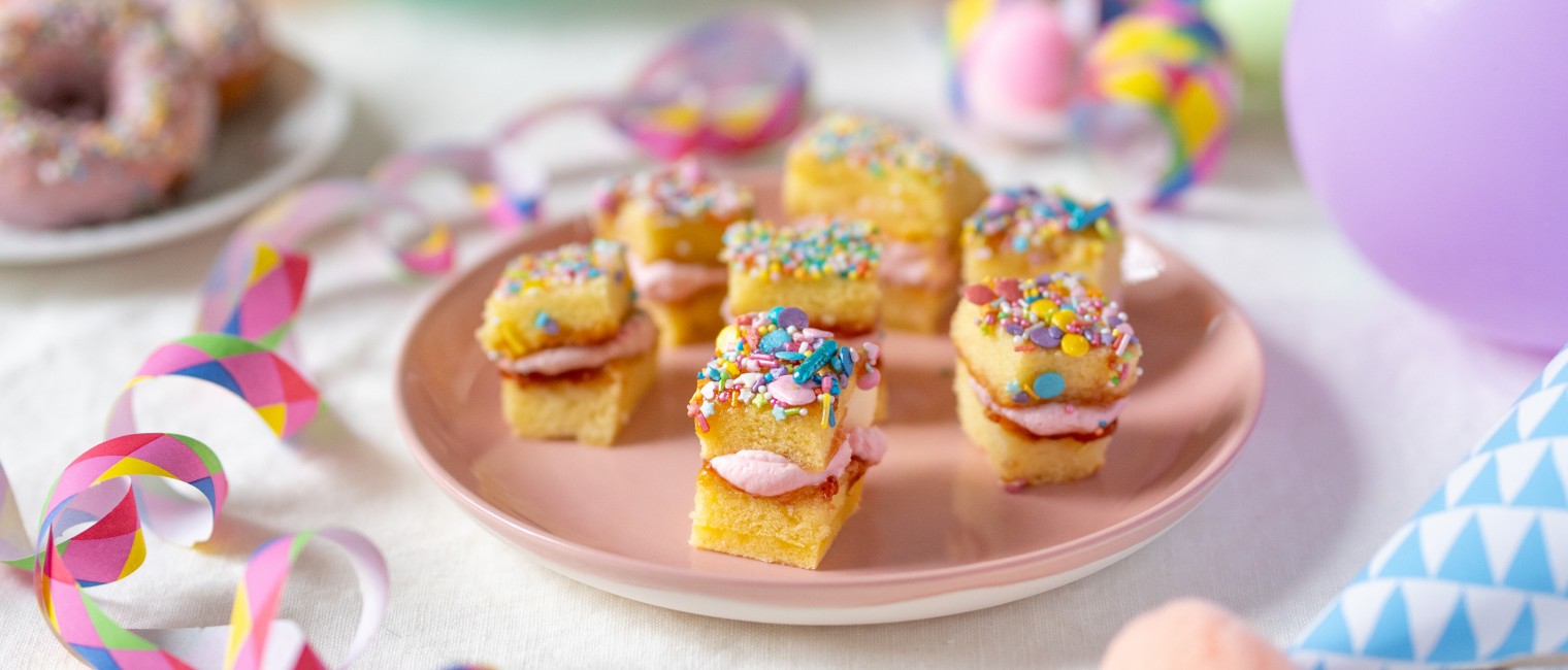 Sprinkle-Sandwiches mit Erdbeermarmelade