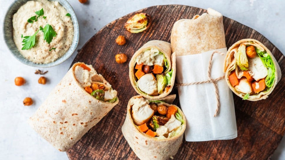 Caesar-Wraps mit knusprigen Kichererbsen